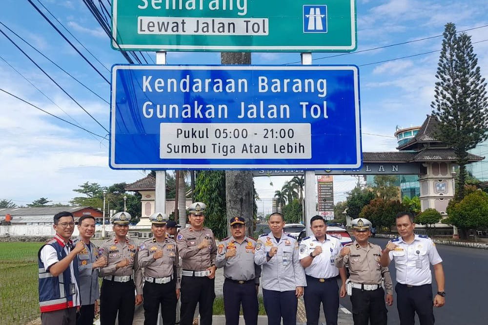 Rambu Pembatasan Truk di Exit Tol Gandulan Resmi Terpasang, Rizal ...